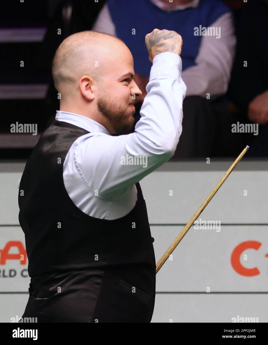 Luca Brecel celebrates his victory over Mark Williams during day seven ...