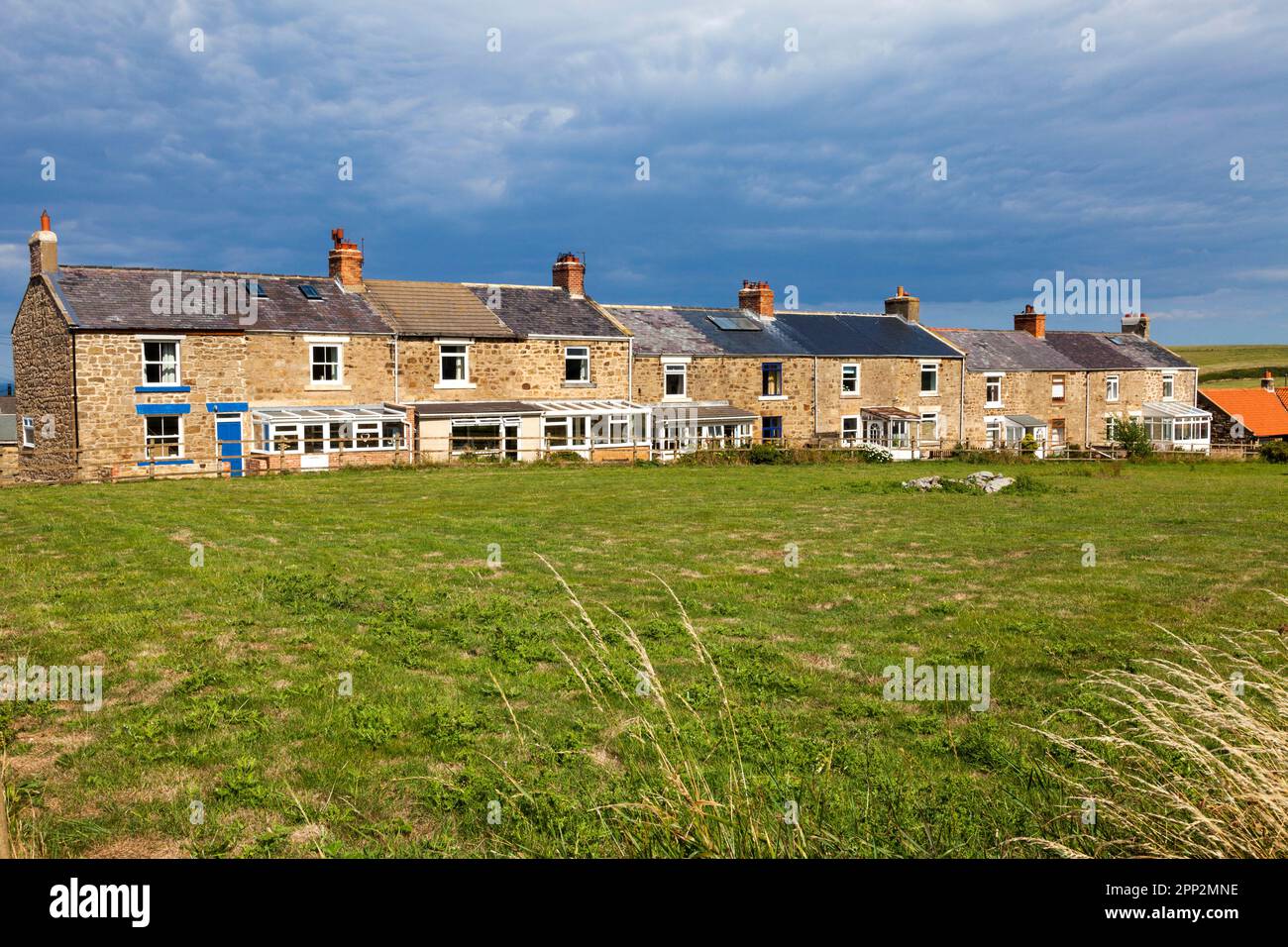 Rural cottages overlooking agricultural land in the U.K Stock Photo - Alamy