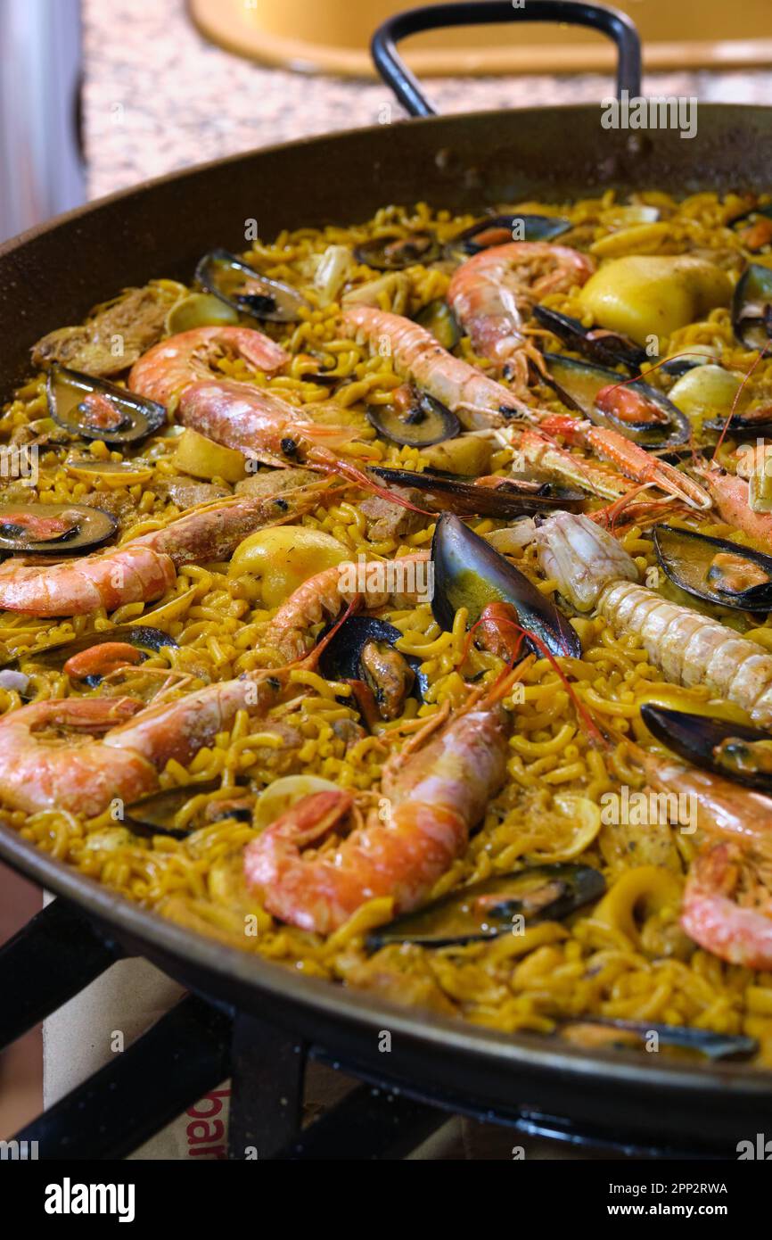 ready-made fidegua dish with seafood Stock Photo - Alamy