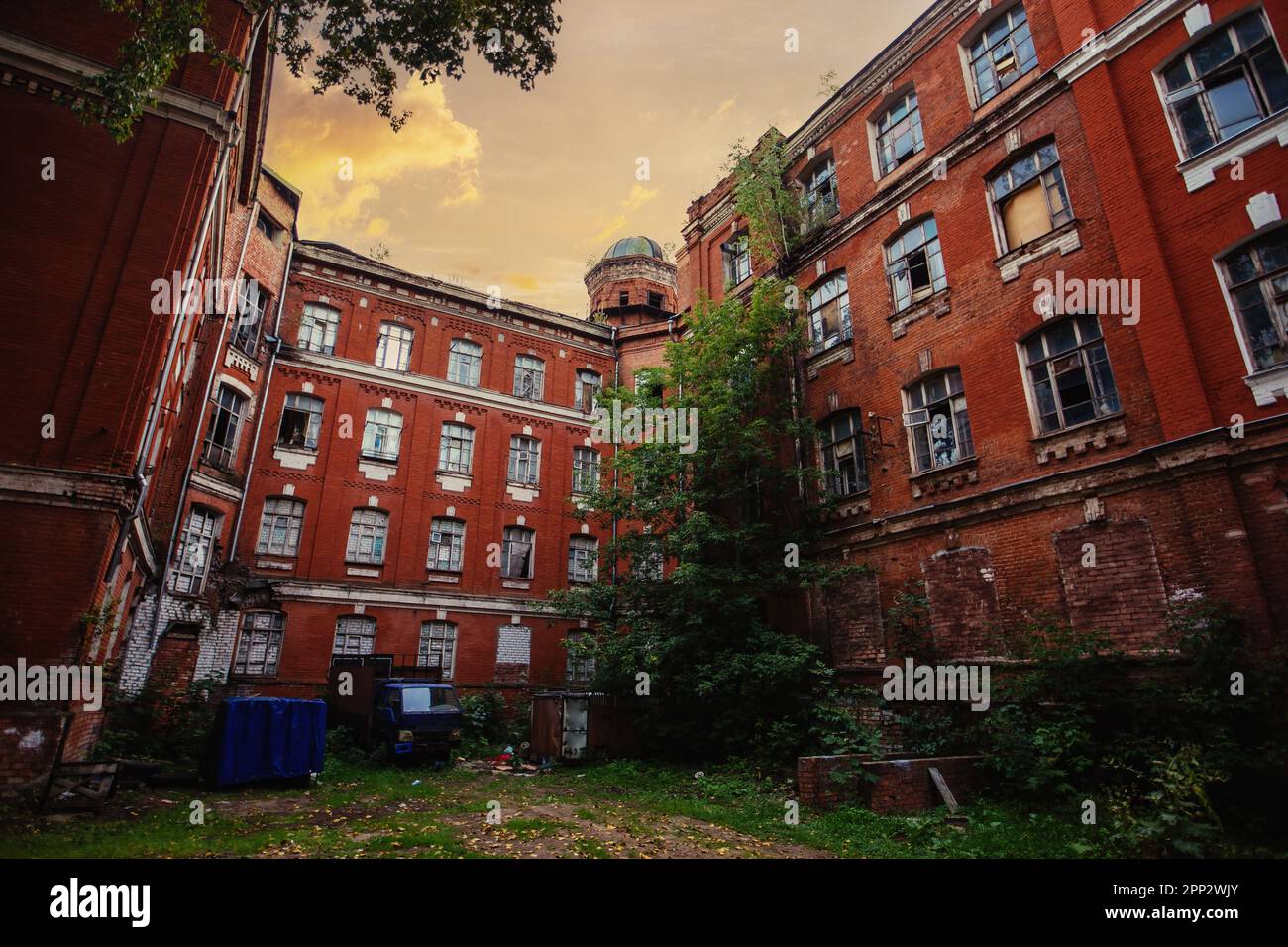 Facade red brick barracks hi-res stock photography and images - Alamy