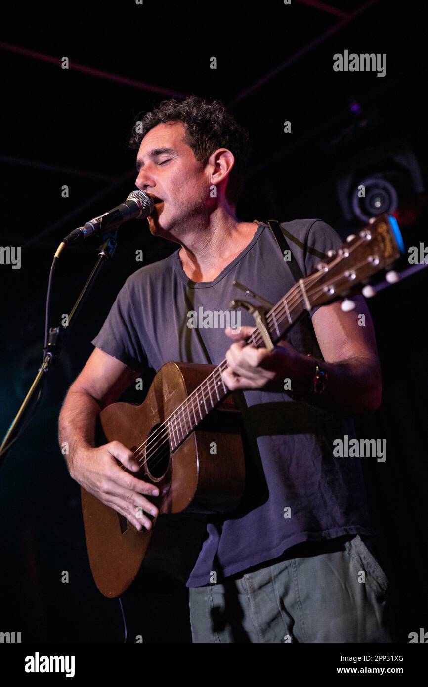 Joshua radin hi-res stock photography and images - Alamy