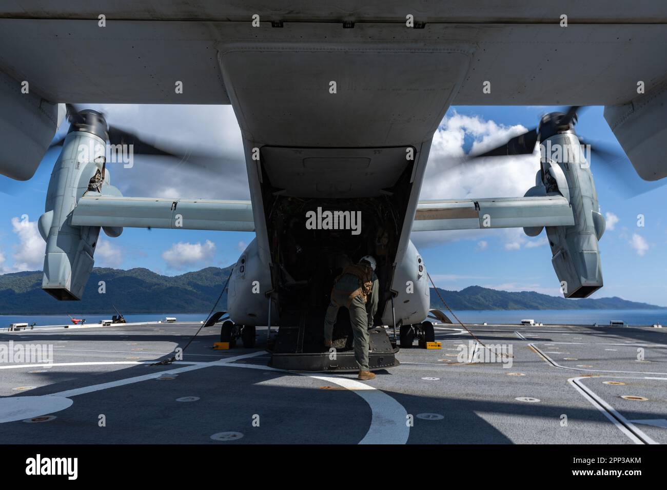 U.S. Marines, with Marine Medium Tiltrotor Squadron (VMM) 268, 1st ...