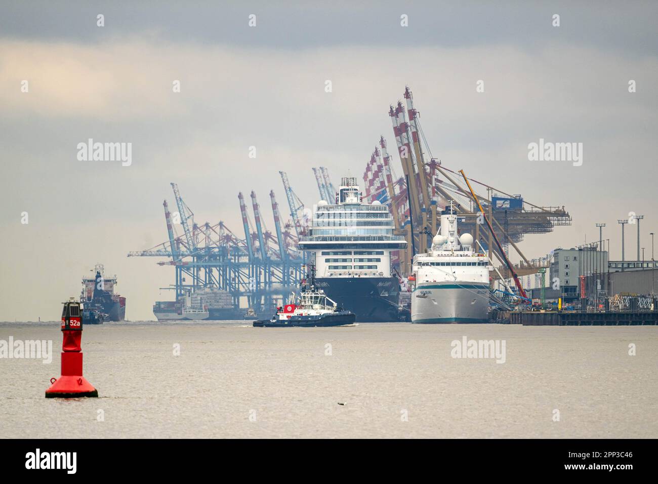 At the columbuskaje quay in bremerhaven hi-res stock photography and ...