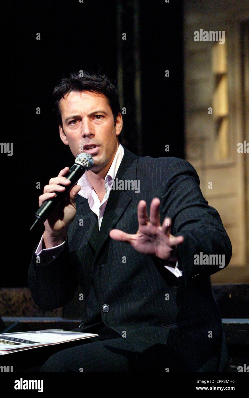 Showbiz presenter hi-res stock photography and images - Alamy