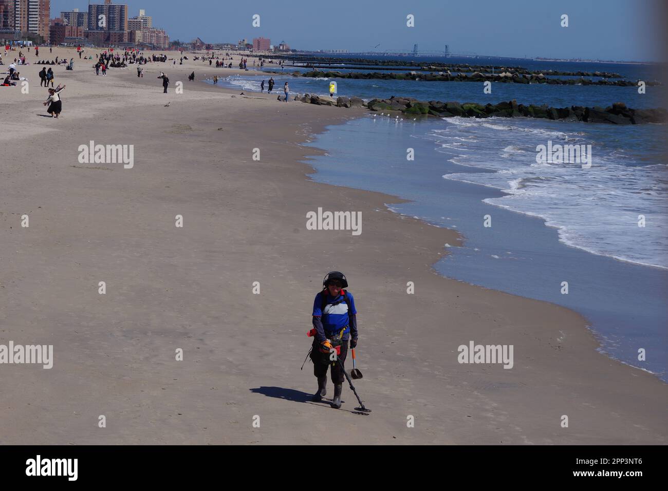 Sieve plastic metal detector hi-res stock photography and images - Alamy