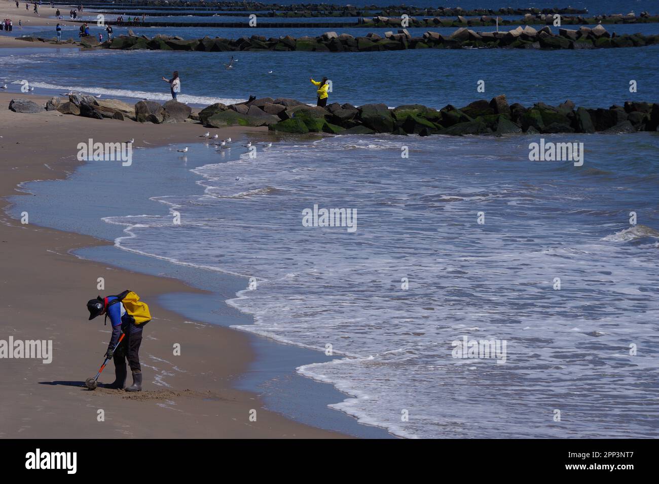 Sieve plastic metal detector hi-res stock photography and images - Alamy