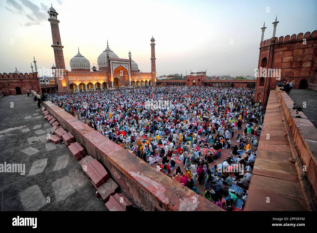 Muslims devotees gather for Iftar on the Last Friday of the holy month ...