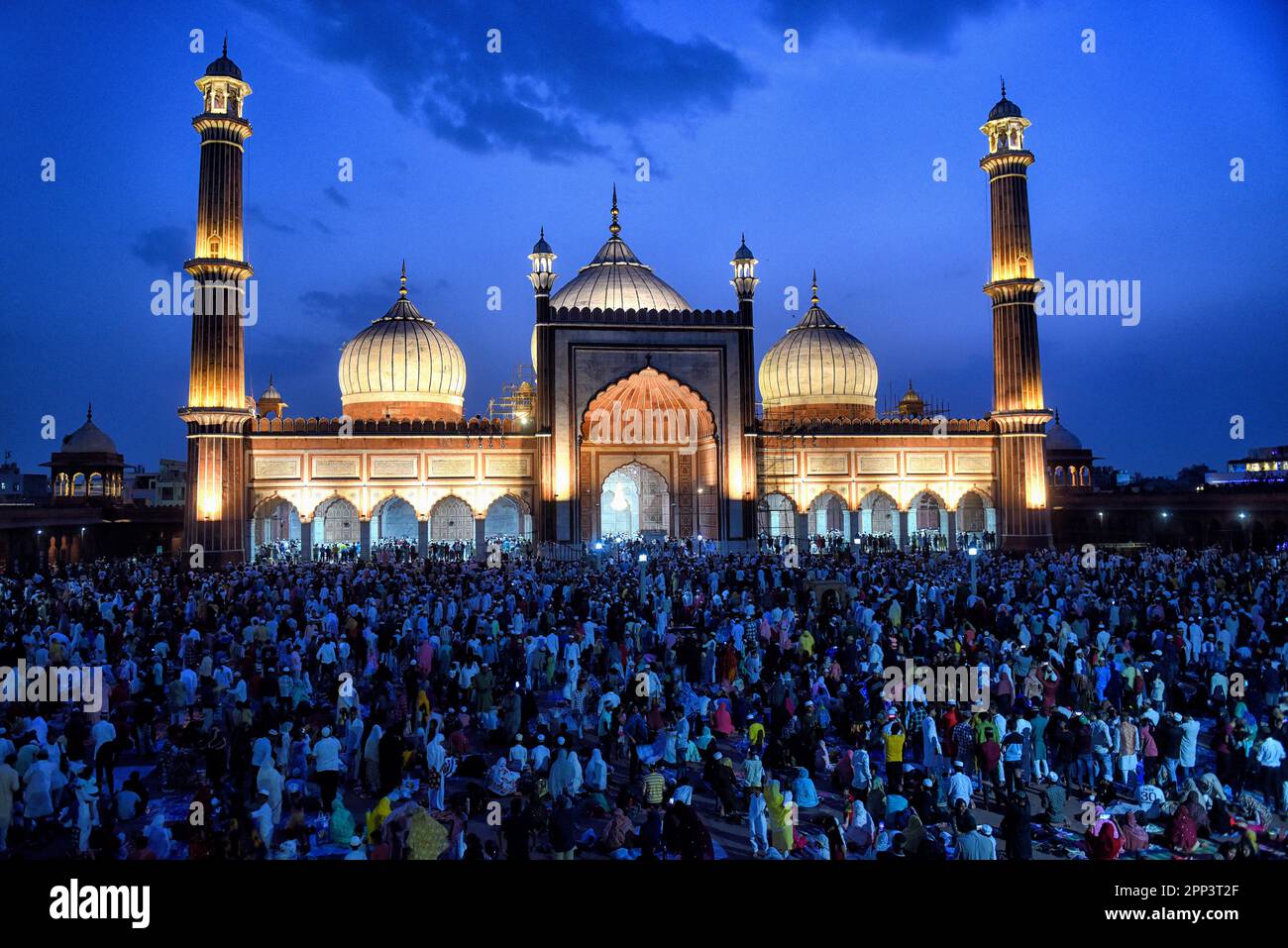 Illuminated Jama Masjid mosque ahead of Eid. India sights crescent moon ...