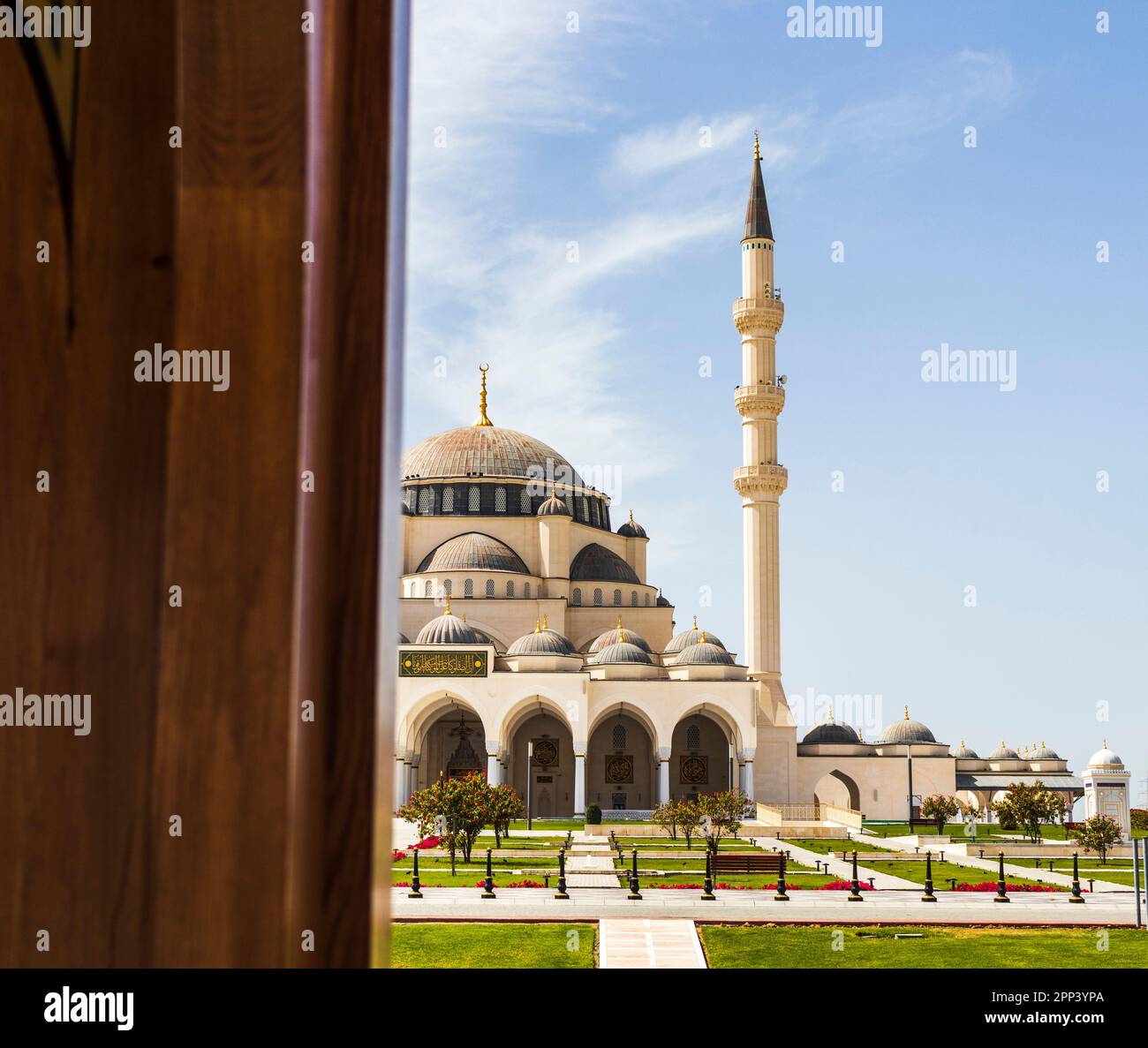 Sharjah, UAE - Shot of the largest Sharjah mosque Stock Photo - Alamy