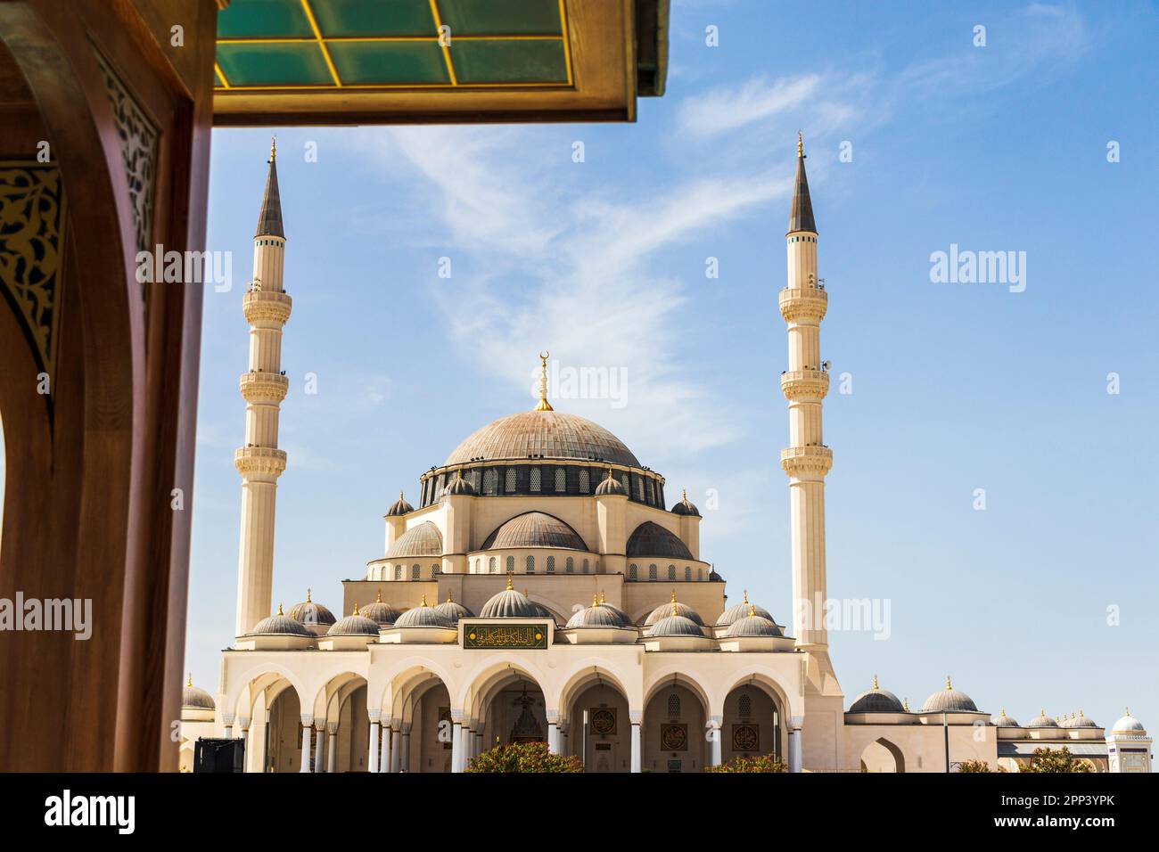 Sharjah, UAE - Shot of the largest Sharjah mosque Stock Photo - Alamy