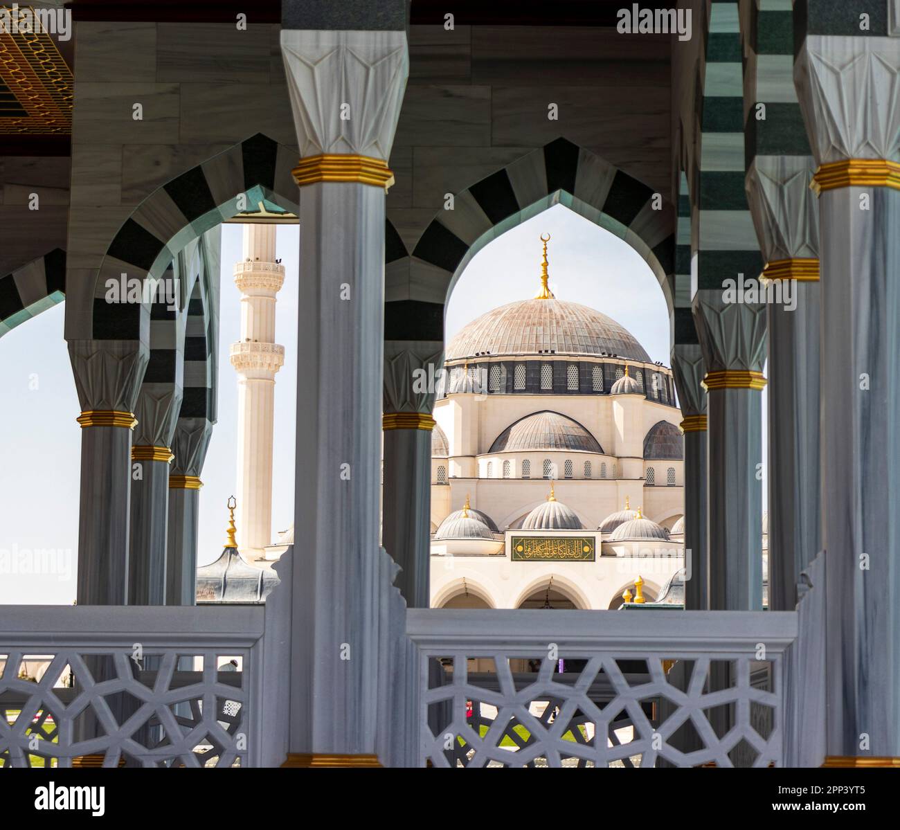 Sharjah, UAE - Shot of the largest Sharjah mosque Stock Photo - Alamy