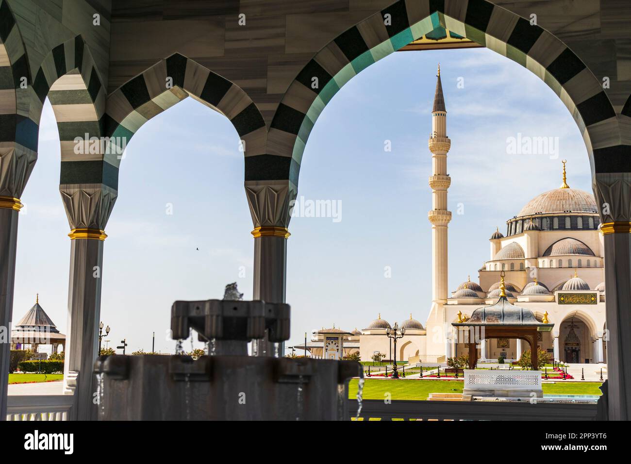 Sharjah, UAE - Shot of the largest Sharjah mosque Stock Photo - Alamy