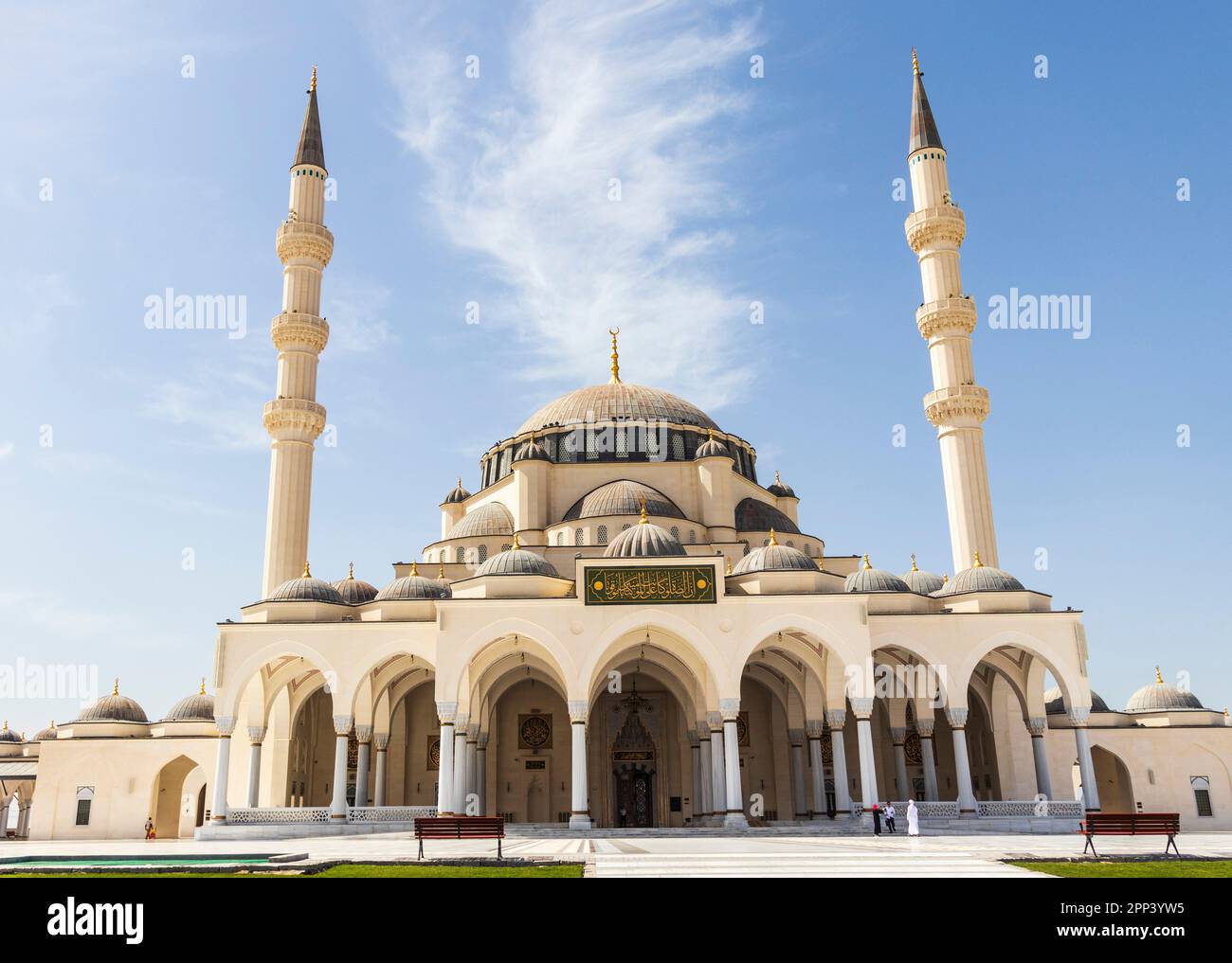 Sharjah, UAE - Shot of the largest Sharjah mosque Stock Photo - Alamy