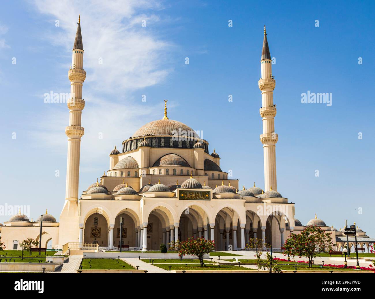 Sharjah, UAE - Shot of the largest Sharjah mosque Stock Photo - Alamy