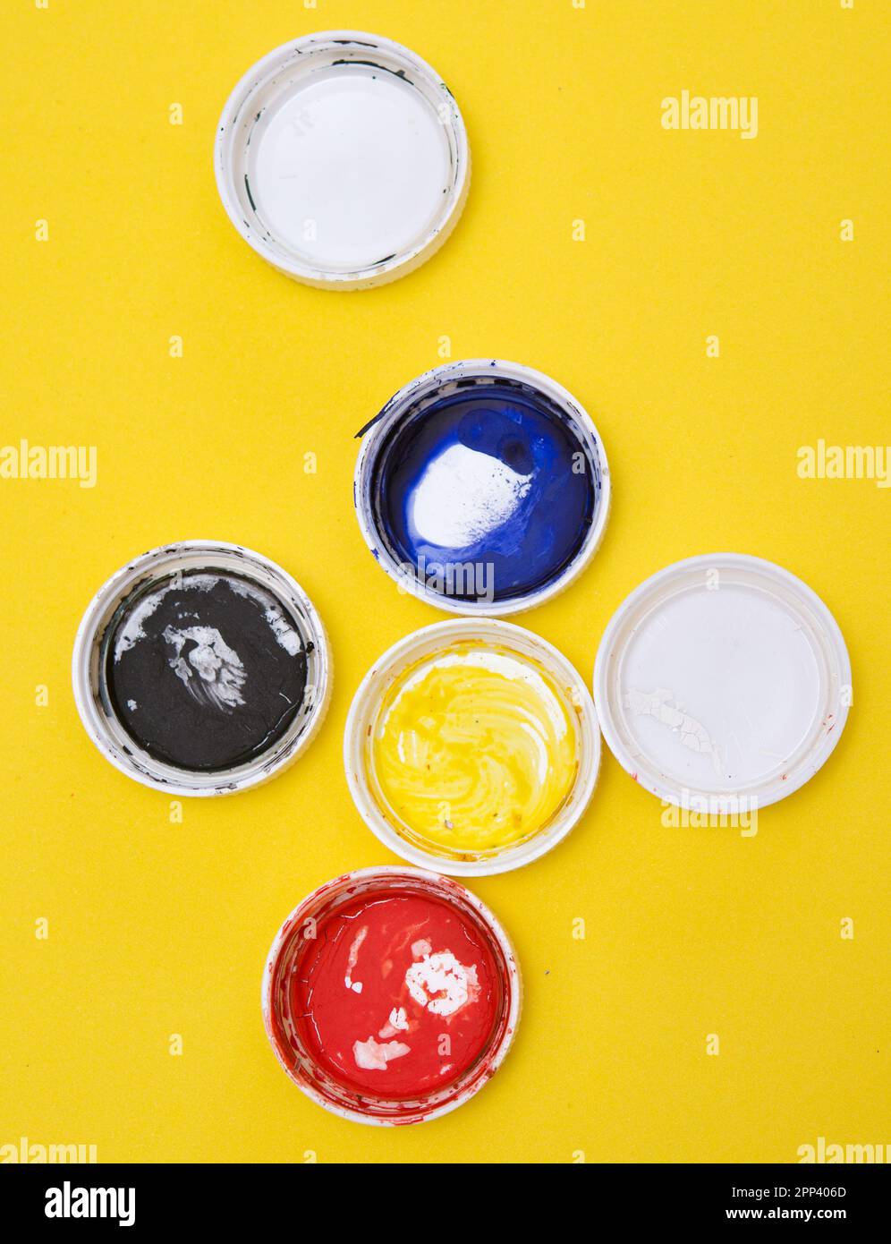 Paint can lid yellow hi-res stock photography and images - Alamy