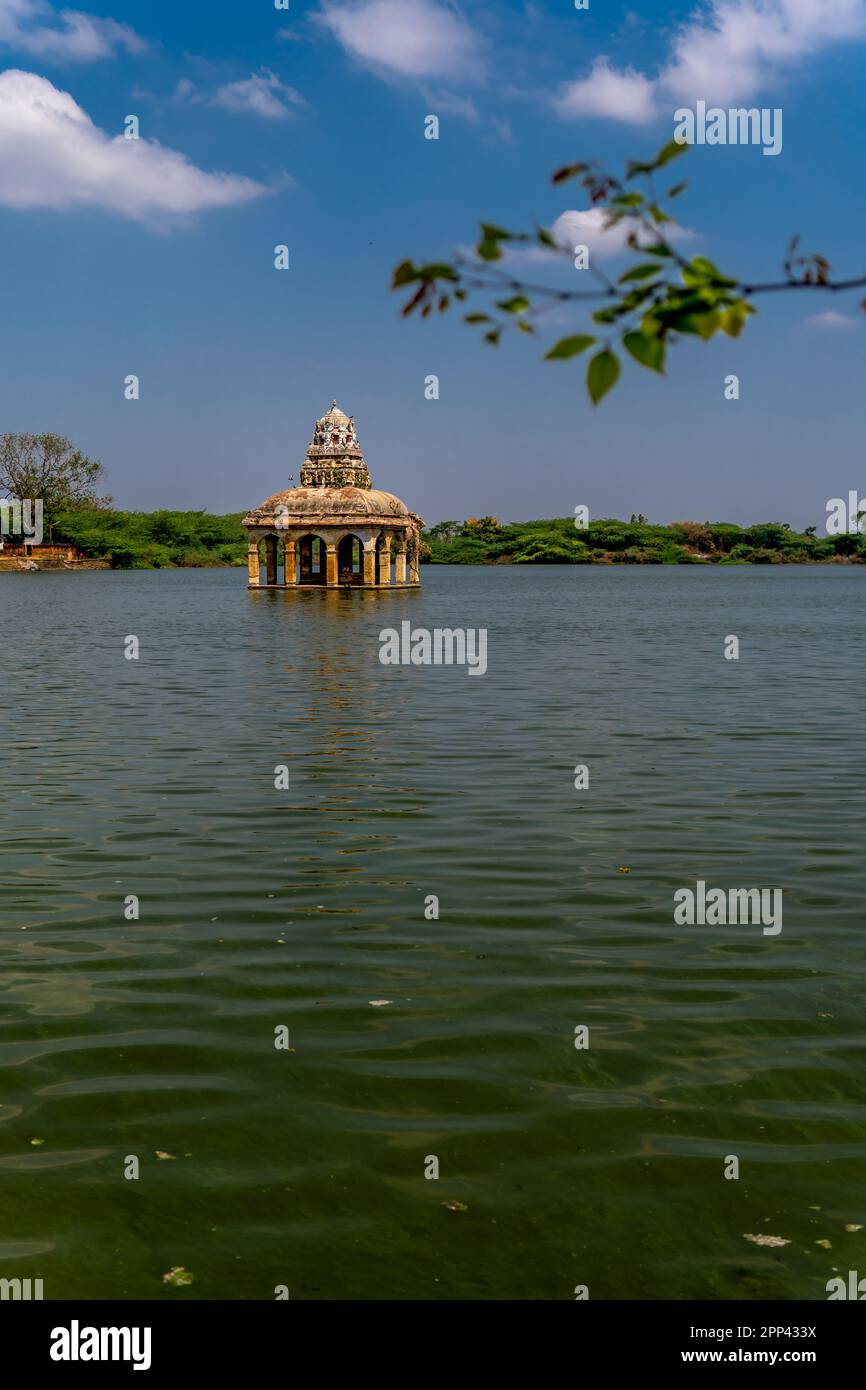 Chola temple pond hi-res stock photography and images - Alamy