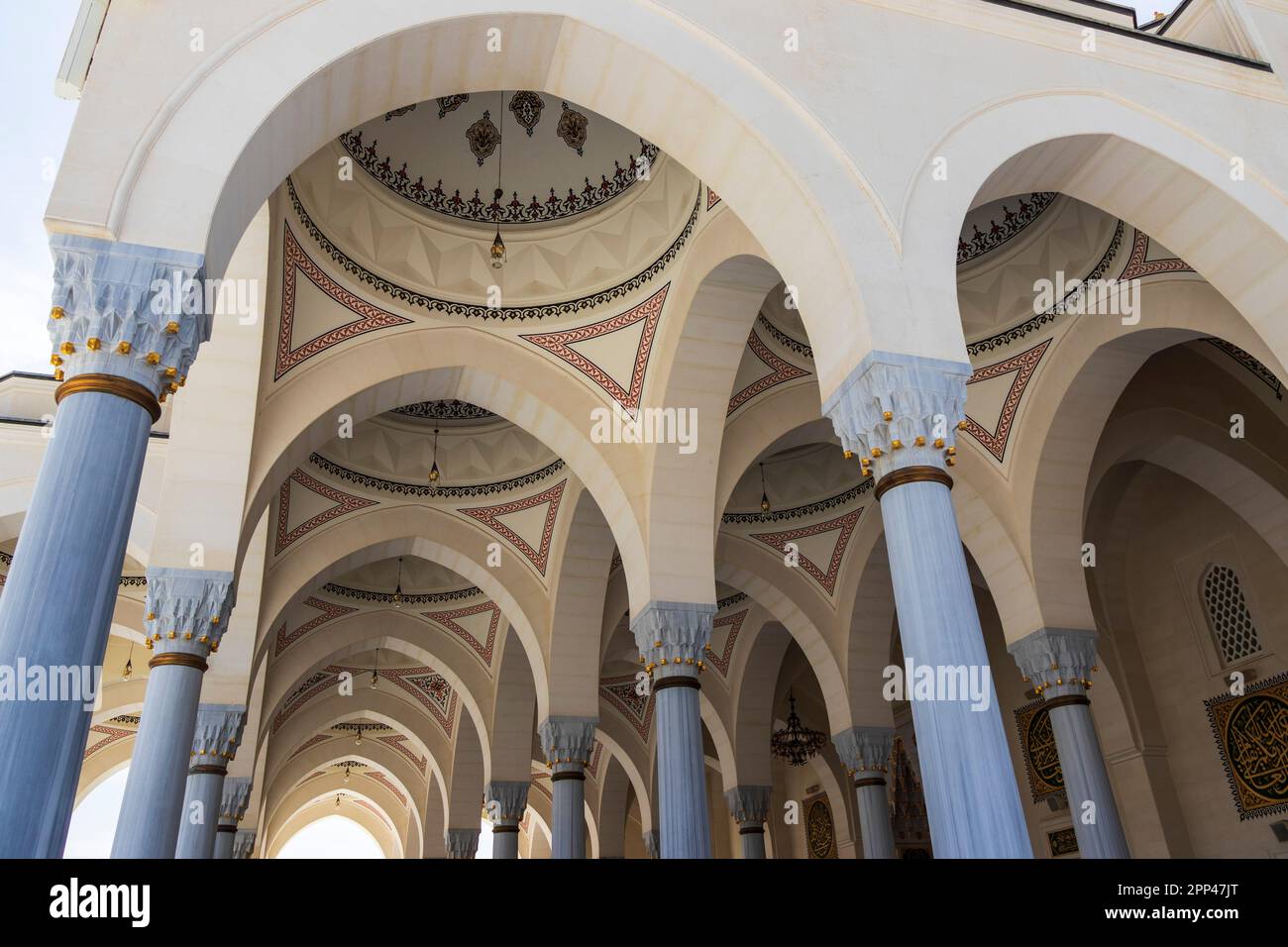 Sharjah, UAE - Shot of the largest Sharjah mosque Stock Photo - Alamy