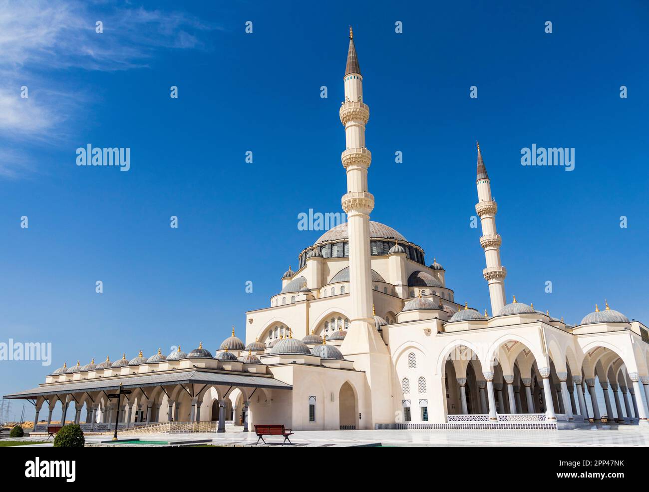 Sharjah, UAE - Shot of the largest Sharjah mosque Stock Photo - Alamy