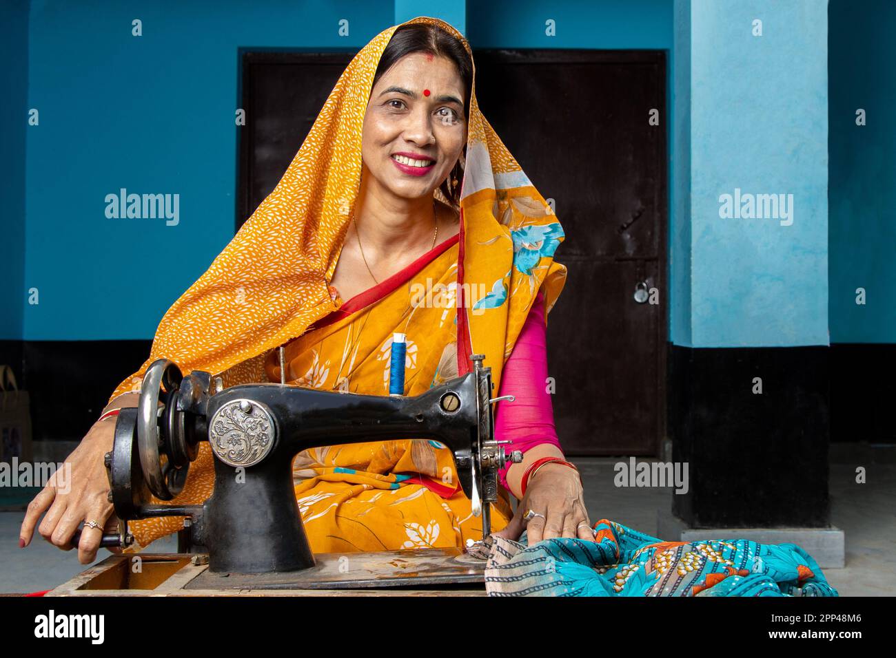 Portrait happy traditional indian woman housewife wearing sari using ...