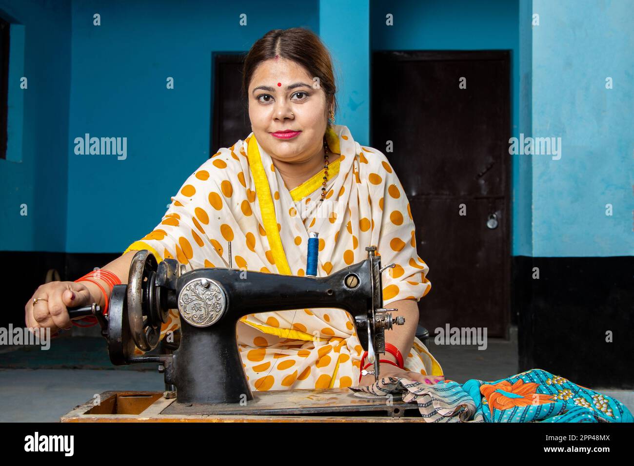 Portrait happy traditional indian woman housewife wearing sari using ...