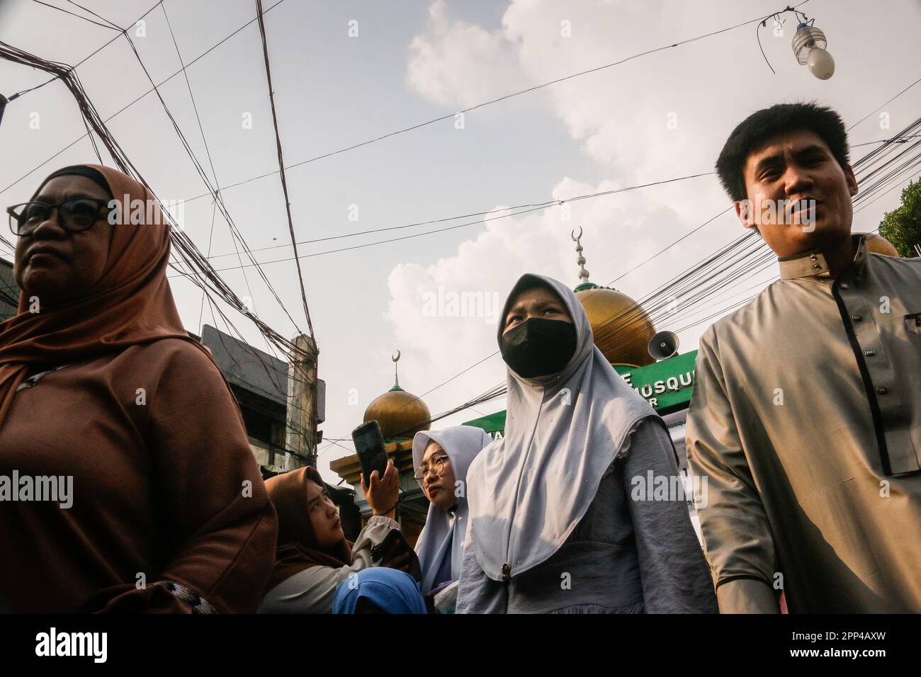Manila, Philippines. 22nd Apr, 2023. Filipino Muslims pray in the ...