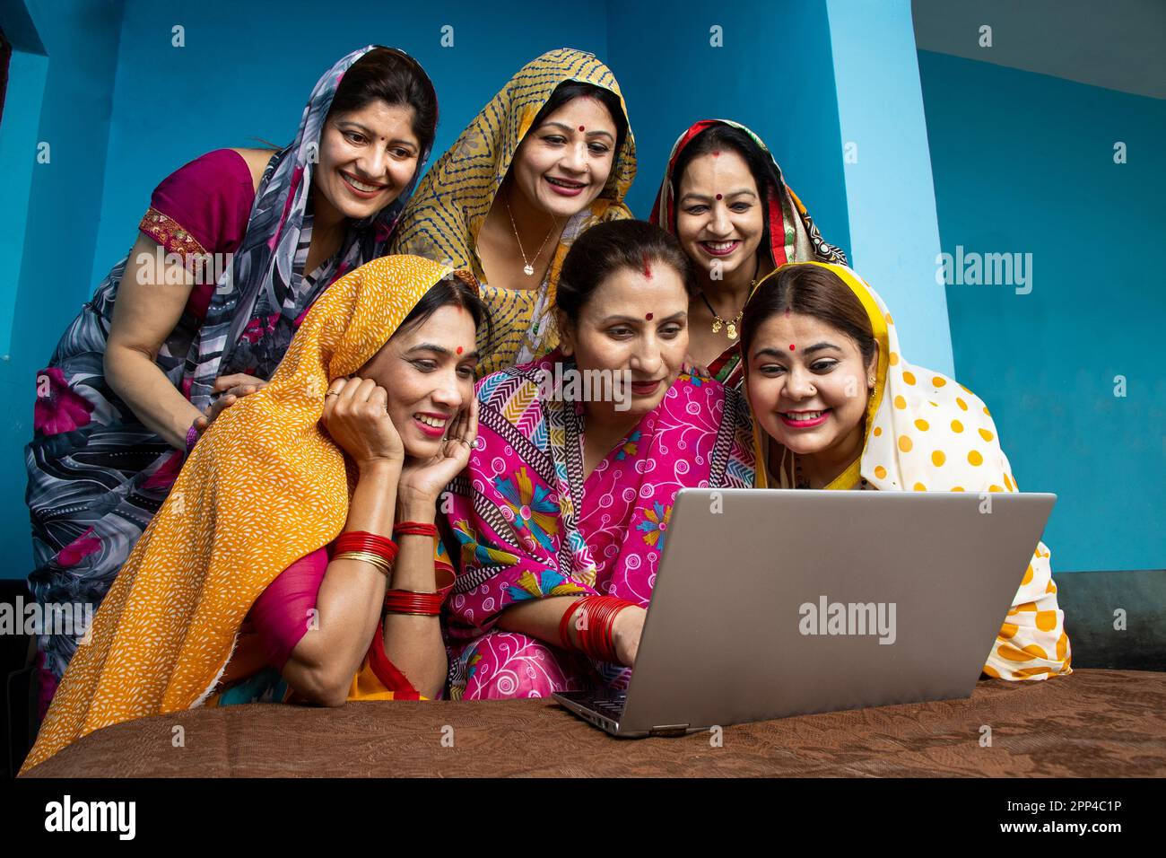 Women internet india rural hi-res stock photography and images - Alamy