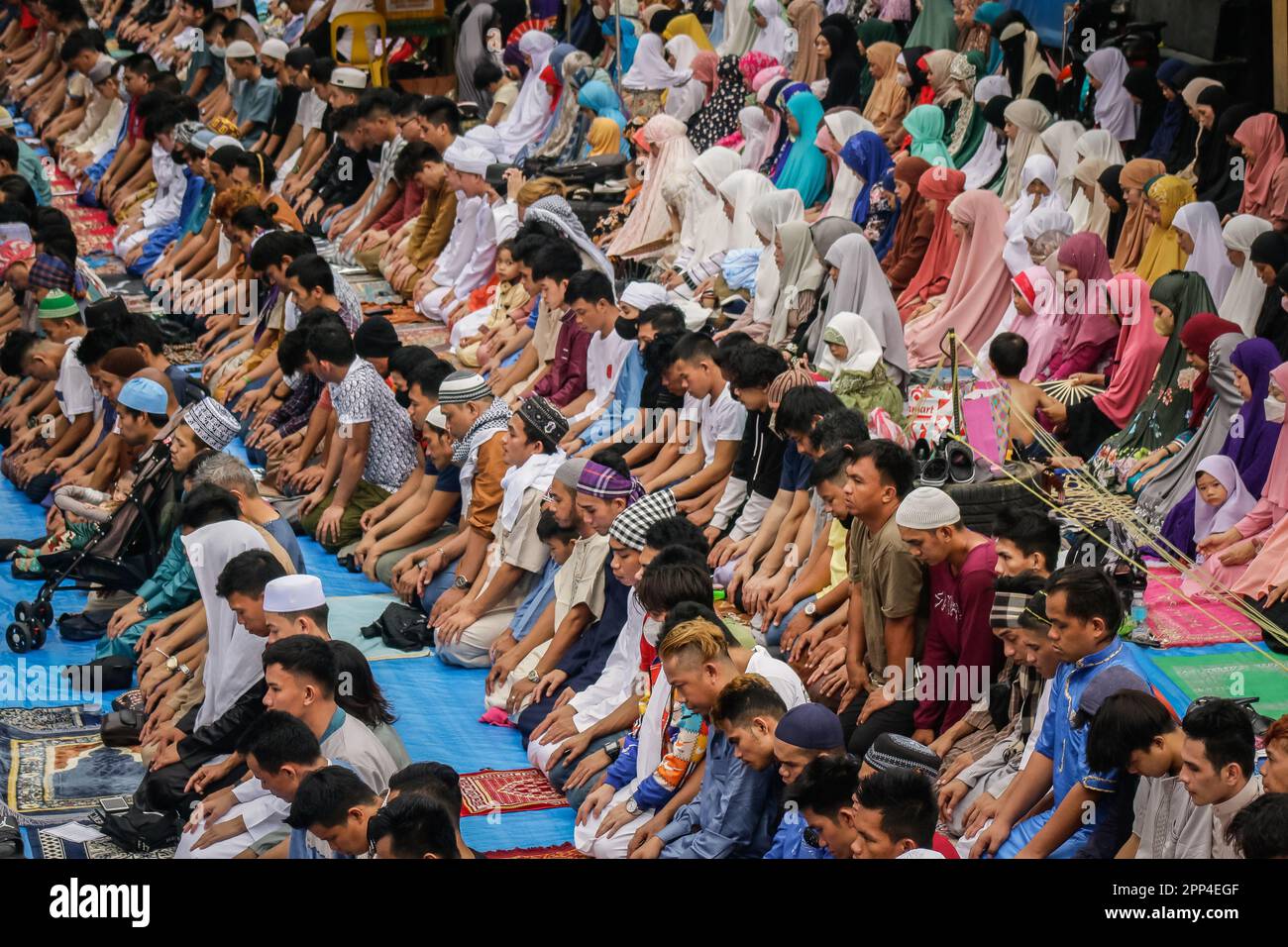 Manila, Philippines. 22nd Apr, 2023. Filipino Muslims pray in the ...