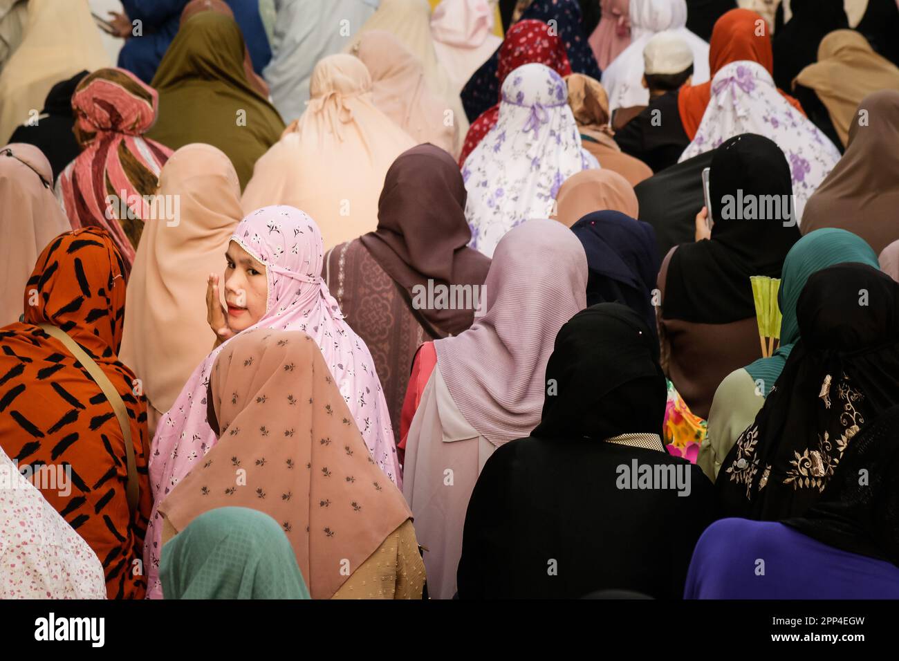 Manila, Philippines. 22nd Apr, 2023. Filipino Muslims prepare to pray ...
