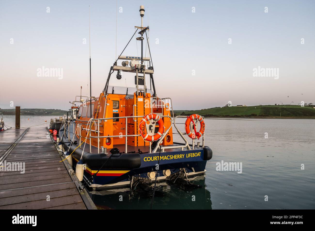 Rnli lifeboat val adnams 13 45 hi-res stock photography and images - Alamy