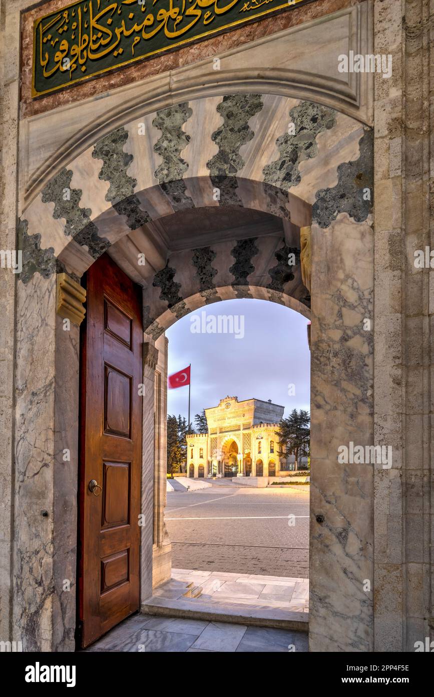 Main entrance gate of Istanbul University, Beyazıt Square, Fatih ...