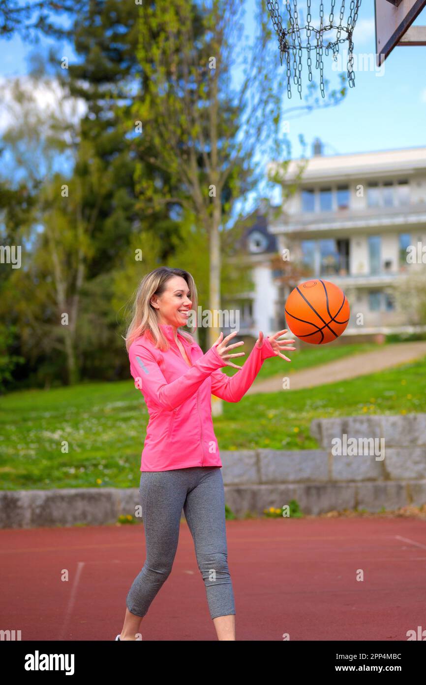 Hands catching basketball hi-res stock photography and images - Alamy
