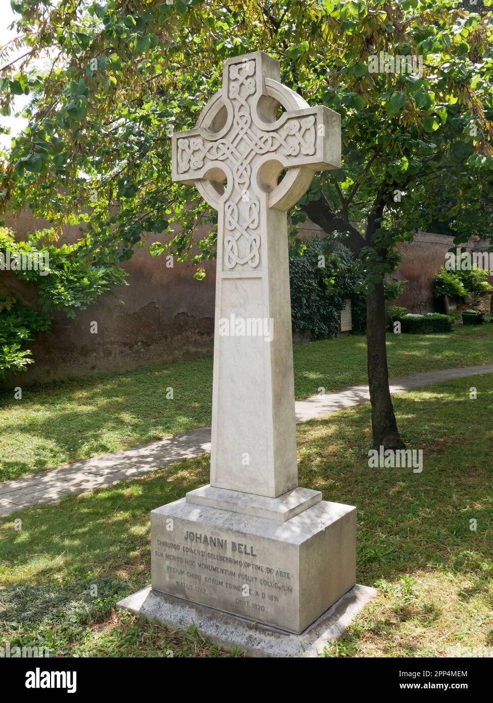 Tomb of scottish doctor John Bell (1762 - 1820) in Non-Catholic ...