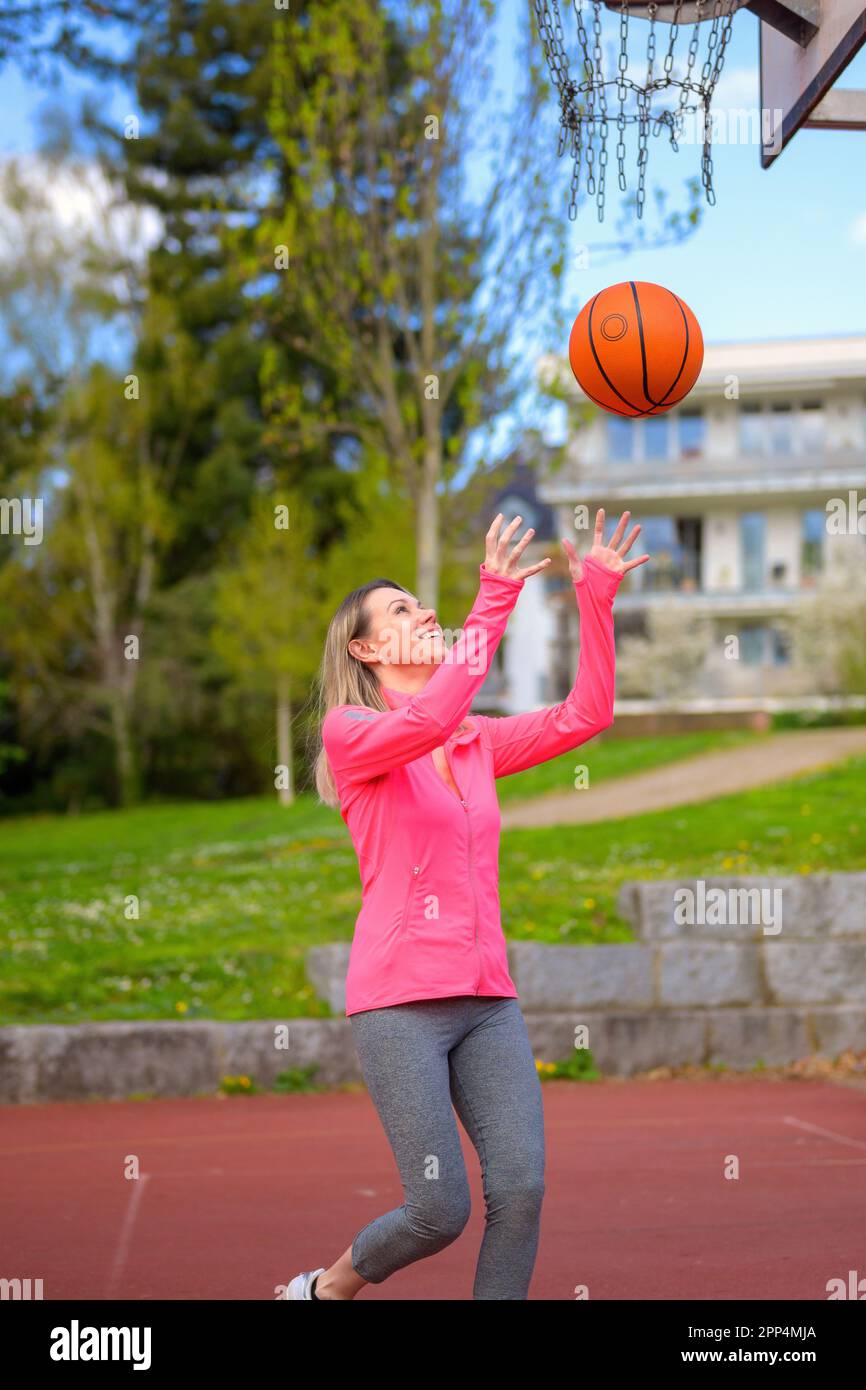 Hands catching basketball hi-res stock photography and images - Alamy