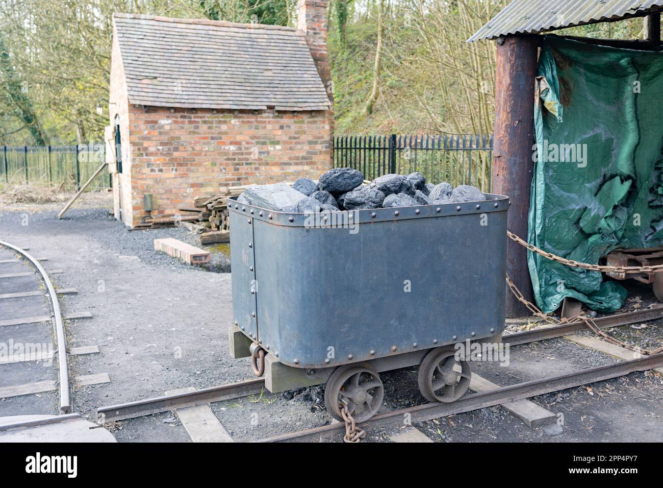 Coal mine tub hi-res stock photography and images - Alamy