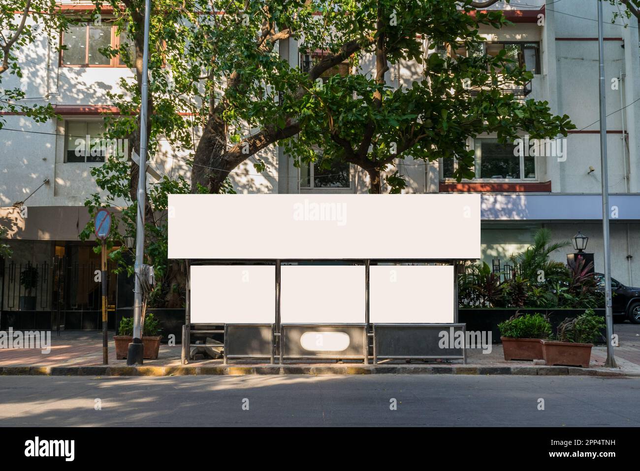 Blank bus stop poster hi-res stock photography and images - Alamy