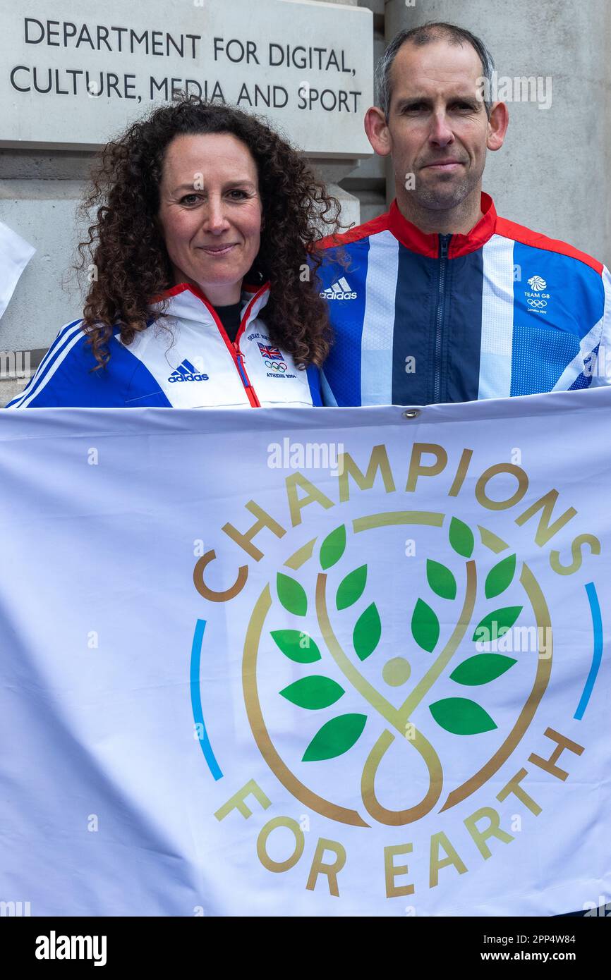 London, UK. 21st April, 2023. British Olympians Laura Baldwin and gold ...