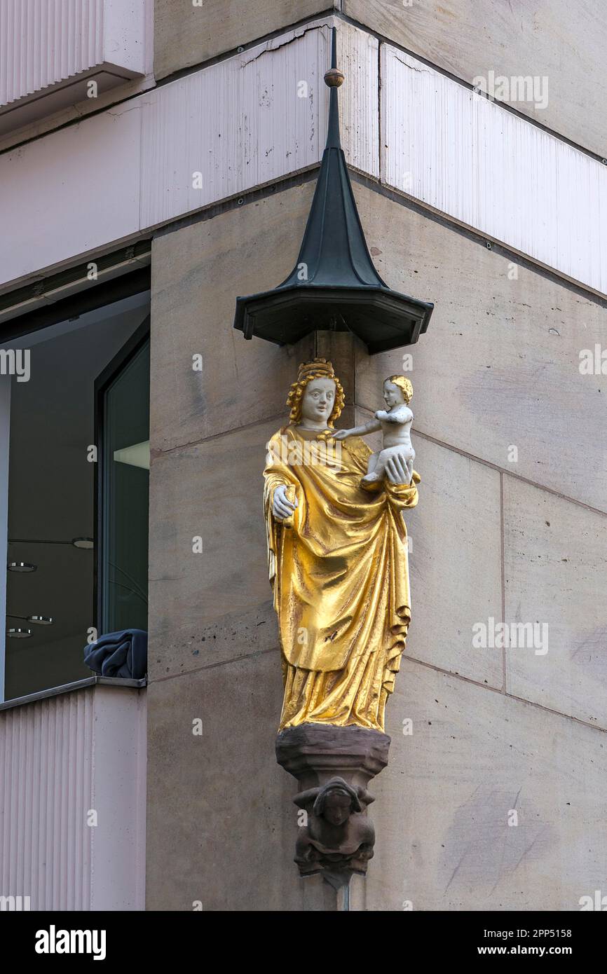 Virgin mary statue on house hi-res stock photography and images - Alamy