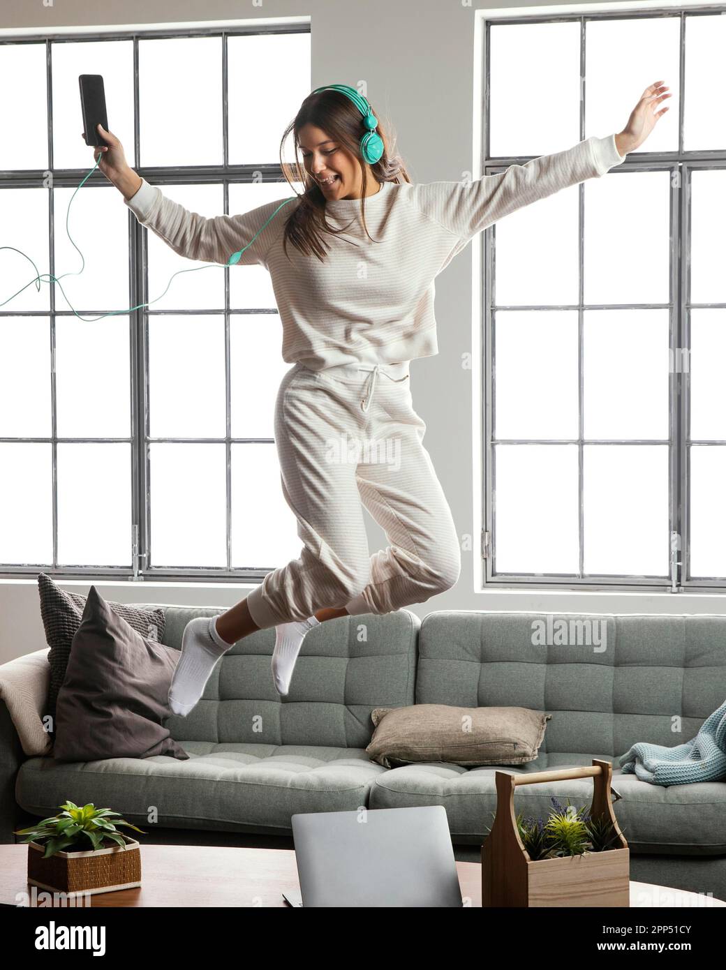 Woman and home front page hi-res stock photography and images - Alamy