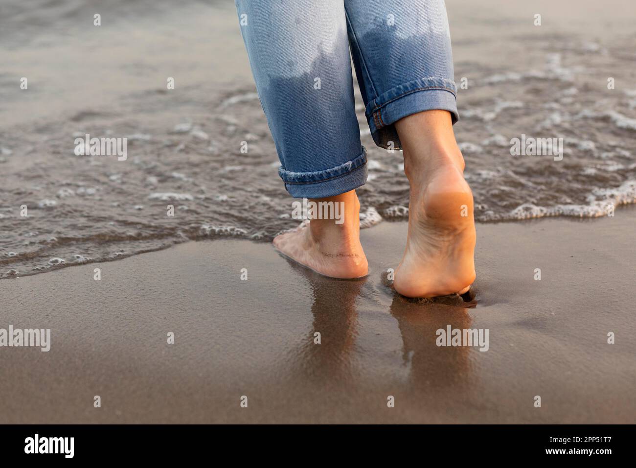 Getting to feet hi-res stock photography and images - Alamy