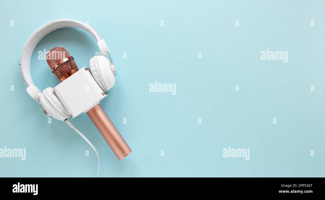 Top view microphone with headphones Stock Photo - Alamy