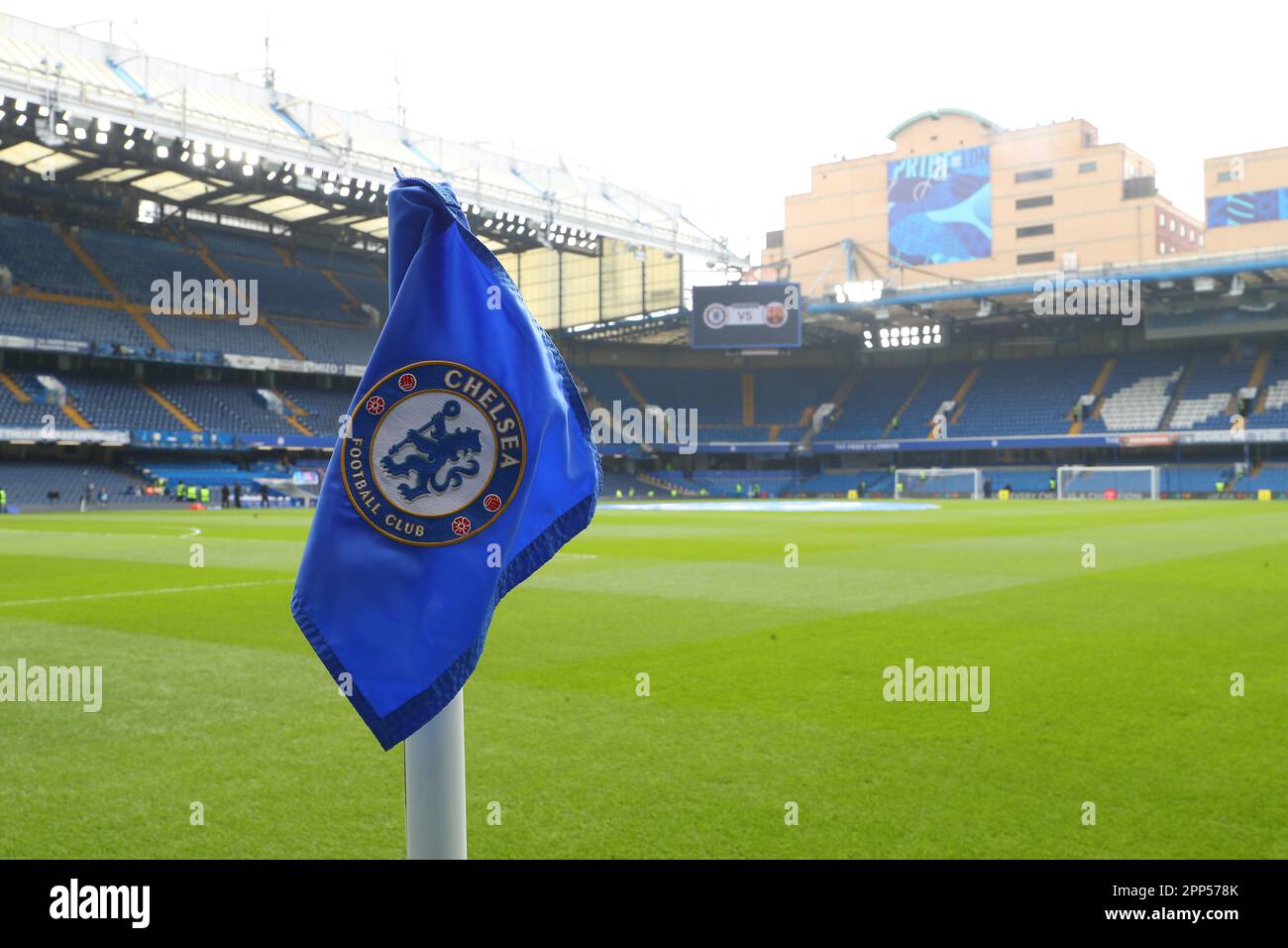 Chelsea corner flag stamford bridge hi-res stock photography and images ...