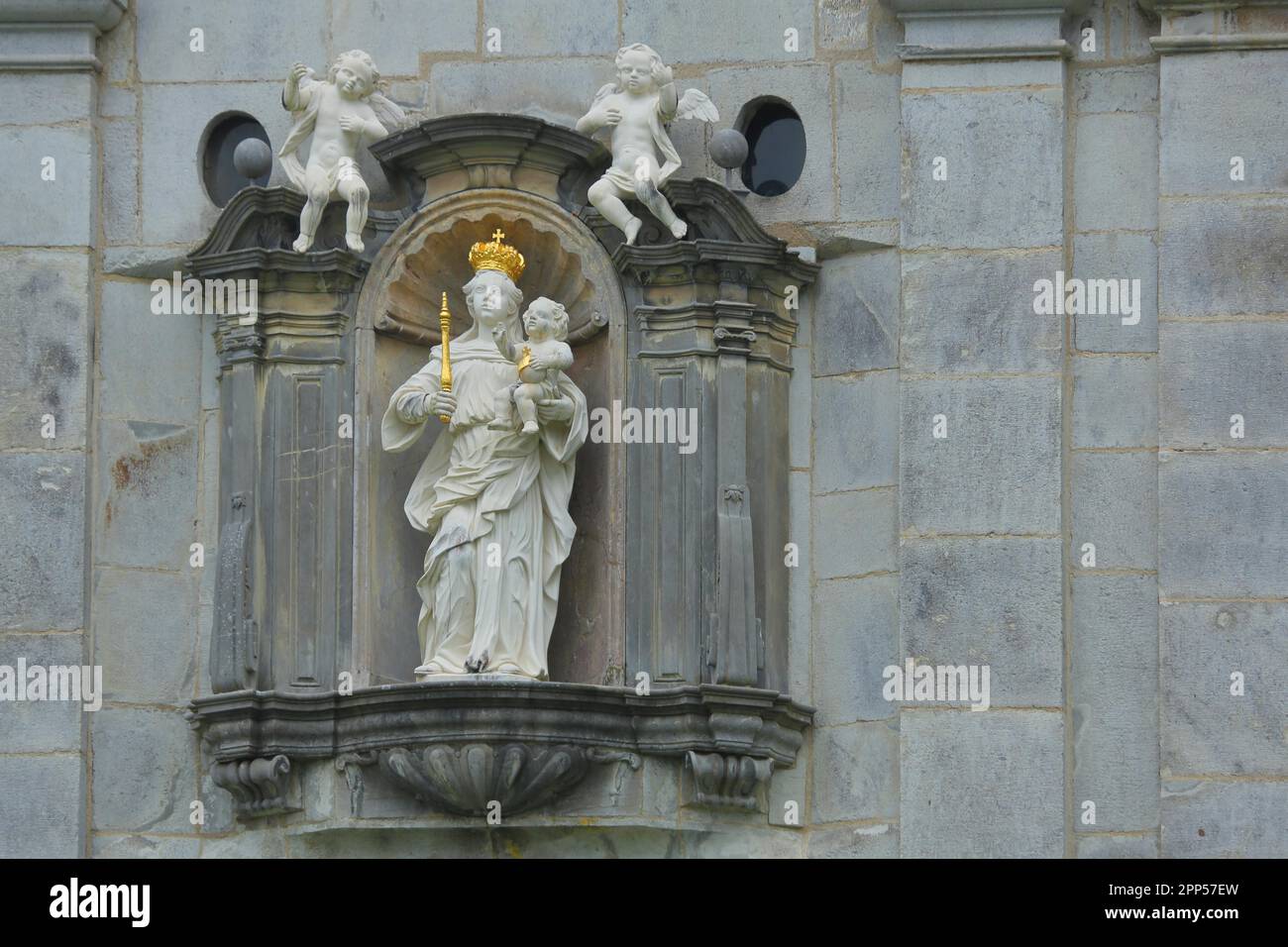 Portrait of Mary with baby Jesus, crown, sceptre and two little angels ...