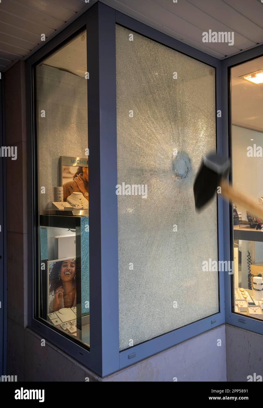 Burglary jeweller's window broken with hammer Stock Photo - Alamy