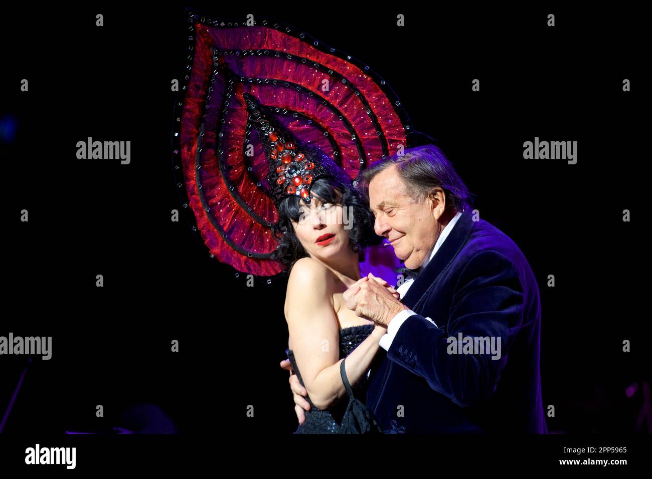 Barry Humphries with his Weimar Cabaret staring cabaret performer ...