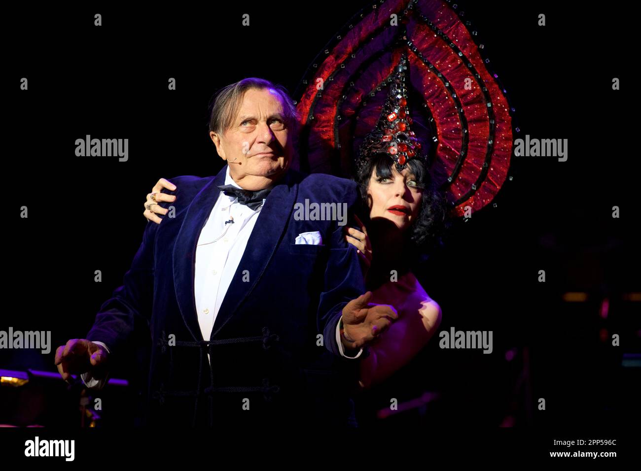 Barry Humphries with his Weimar Cabaret staring cabaret performer ...