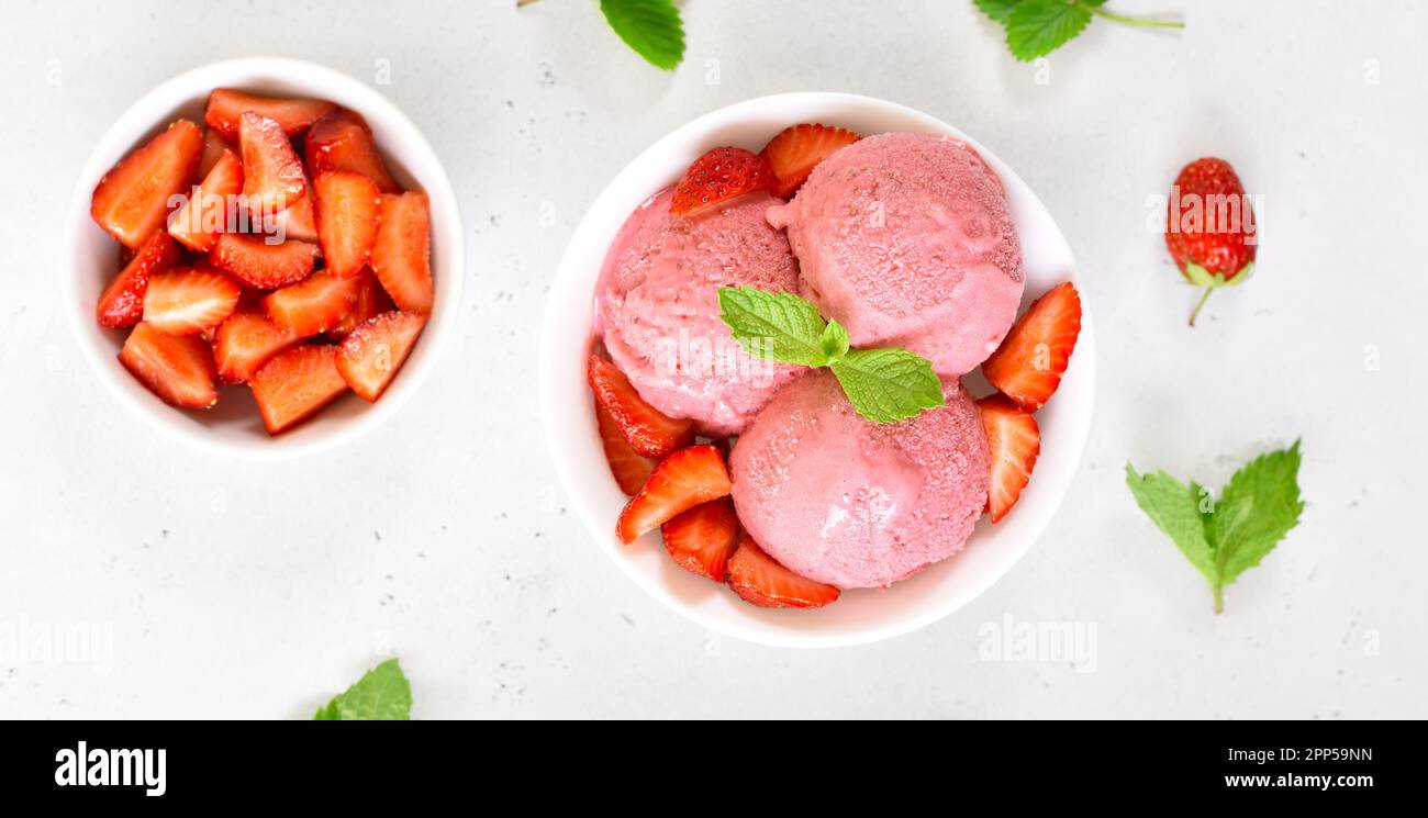 Strawberry ice cream fresh hi-res stock photography and images - Alamy