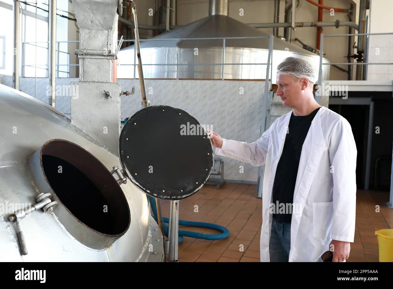 Portrait brewer working brewery hi-res stock photography and images - Alamy