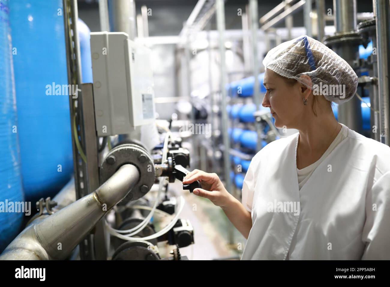 Brewery worker in work process hi-res stock photography and images - Alamy