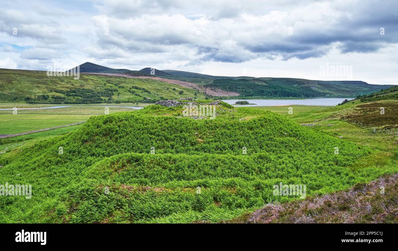 Kilbraur broch, Loch Brora and Ben Smeorail Stock Photo - Alamy