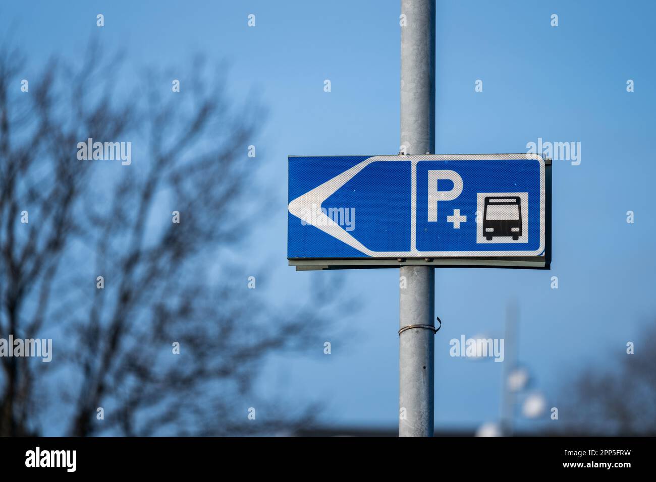 Sign showing the way to commuter parking lot Stock Photo - Alamy